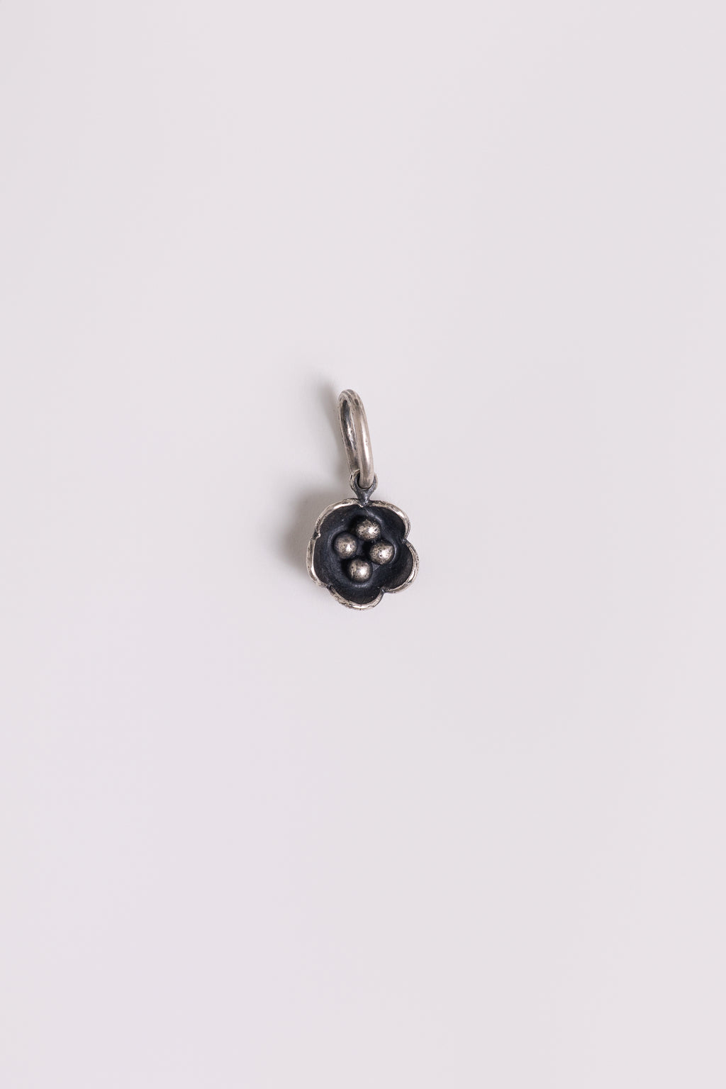 Erica Molinari Tiny Flower Charm | Sterling Silver Cadeau